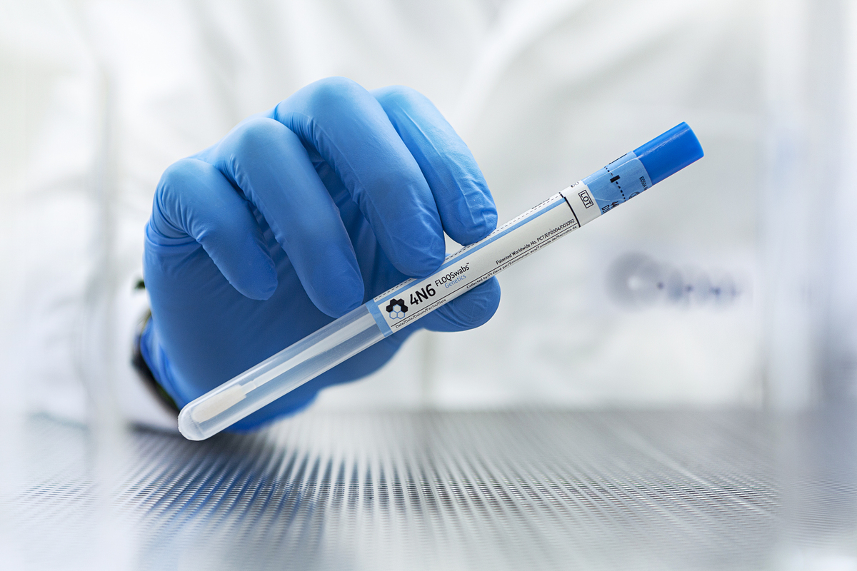 Flocked Swabs & Traditional Swabs | COPAN