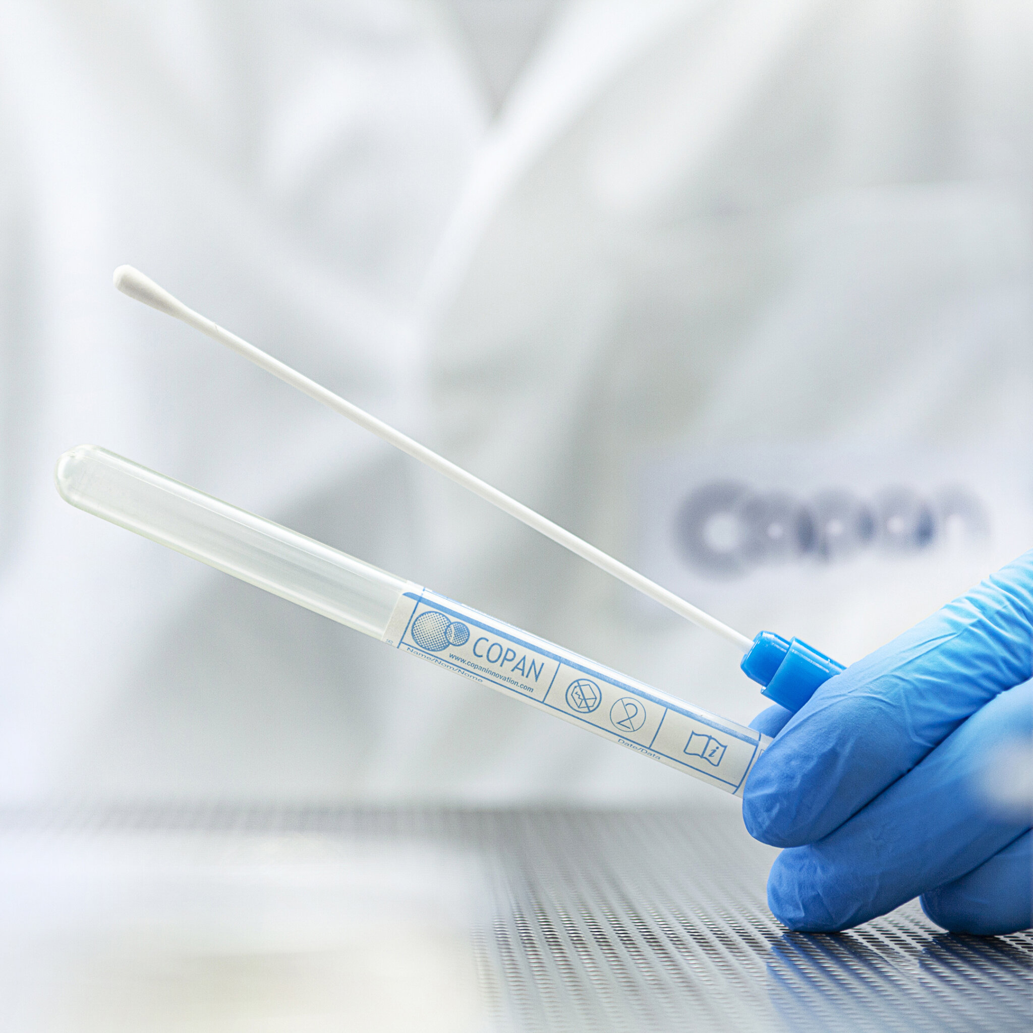 CLASSIQSwabs™ Standard Fiber Wrapped Swabs | COPAN