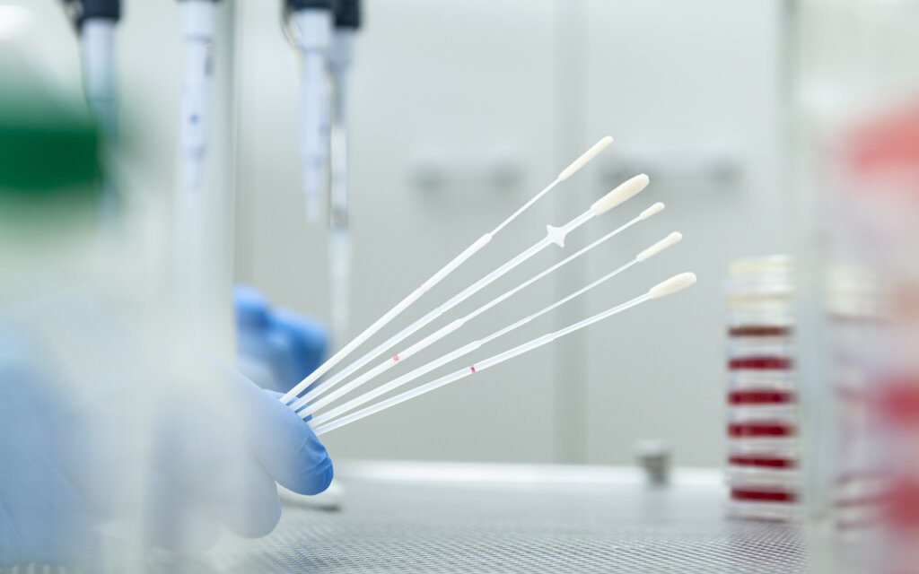 Flocked Swabs & Traditional Swabs | COPAN